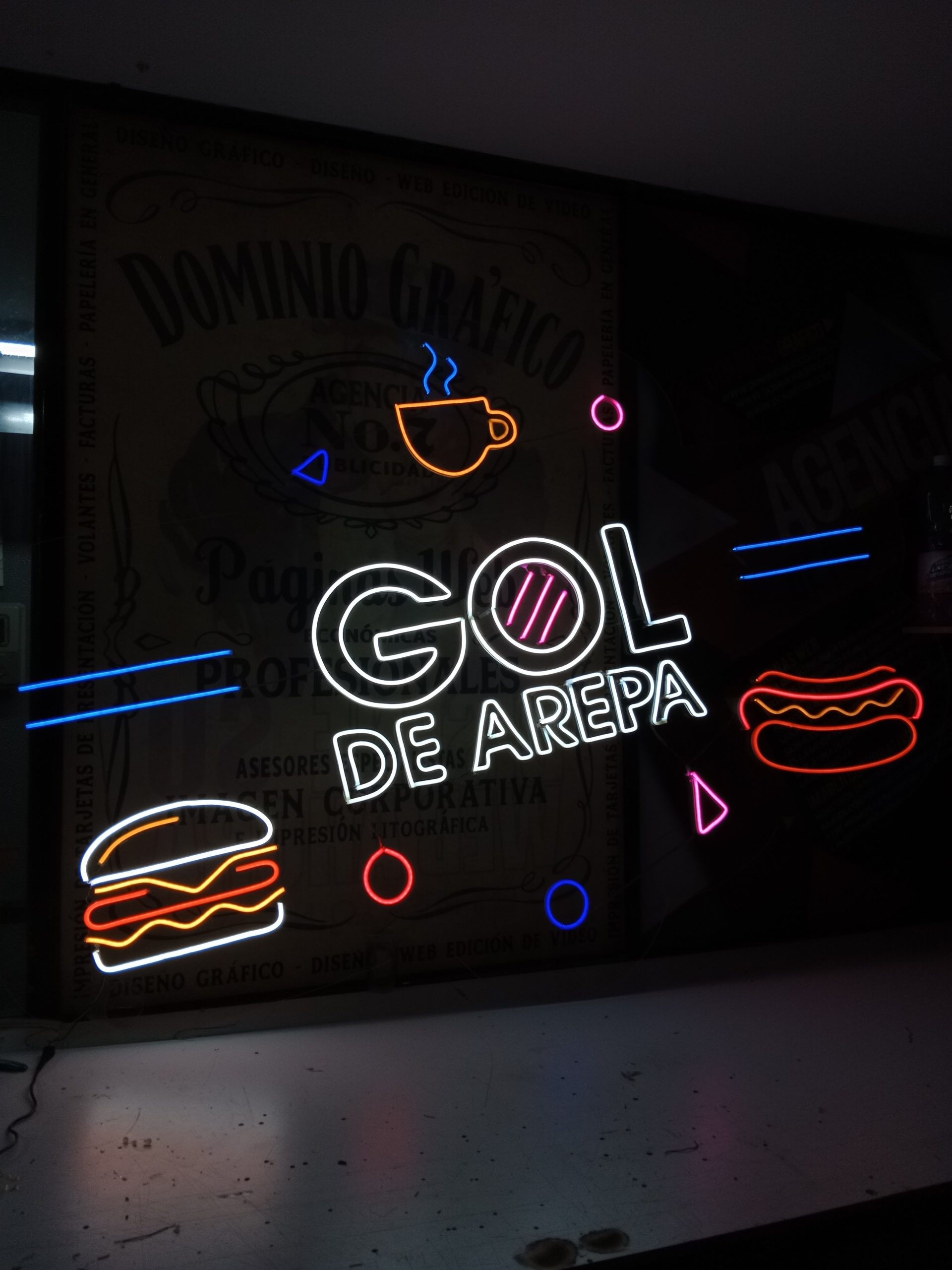 Letreros Neón 🧿 Fabricantes de Avisos Neón de Alta Calidad en Bogotá