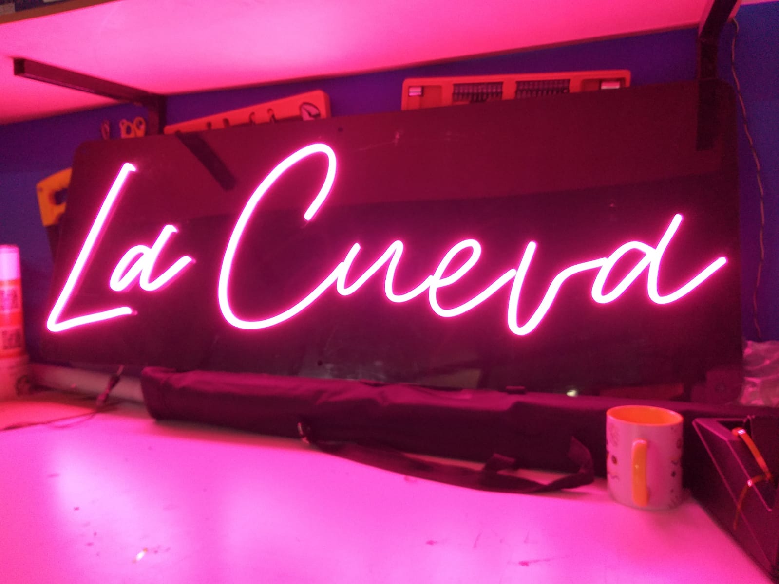 Letreros Neón 🧿 Fabricantes de Avisos Neón de Alta Calidad en Bogotá